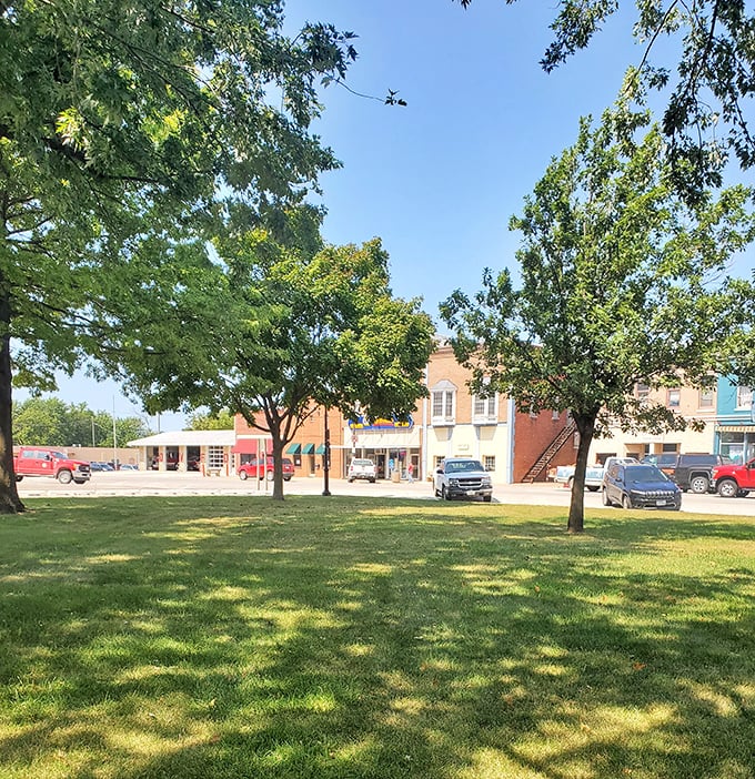 Osceola's shady retreat! Where trees older than your grandmother watch over a town square that's as easy on the eyes as local diners are on the wallet.