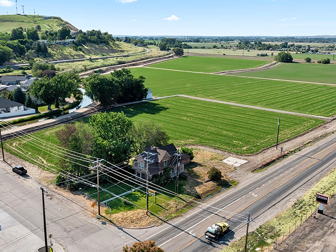 The Payette Recreation Center stands ready for your retirement adventures, because staying active shouldn't break the bank.