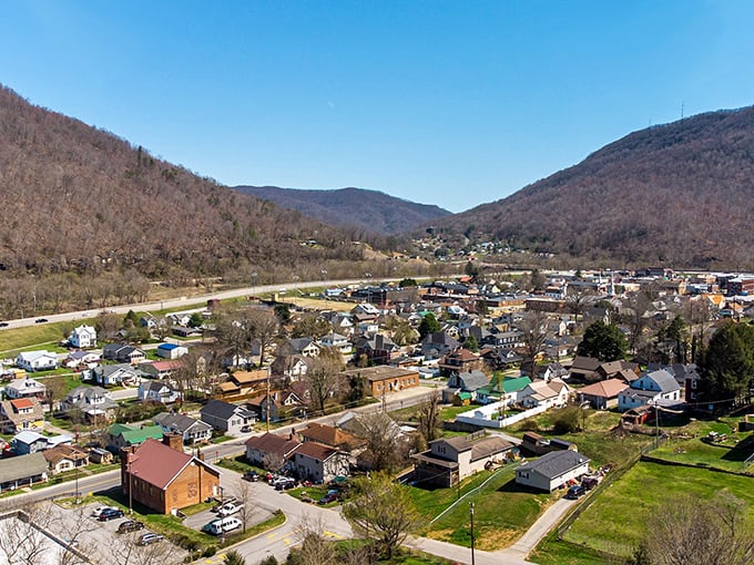 Pineville spreads across the valley like a postcard, where Cumberland River meets genuine Kentucky mountain hospitality.