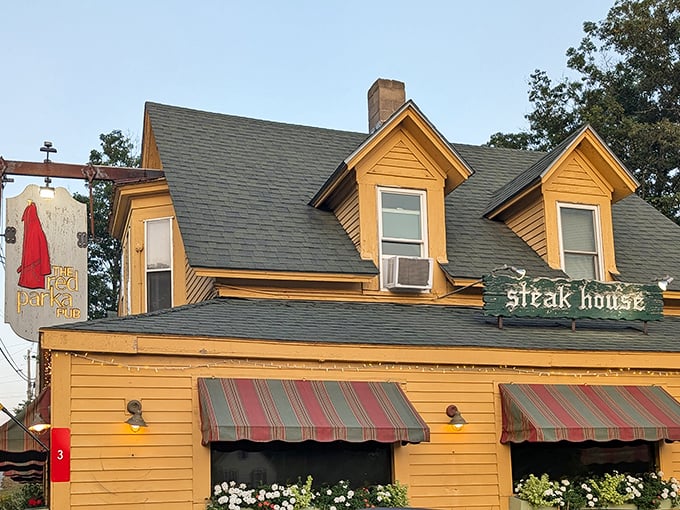 The sunny yellow exterior of Red Parka is as warm as the welcome you'll get inside. Ski lodge vibes with steakhouse credentials!