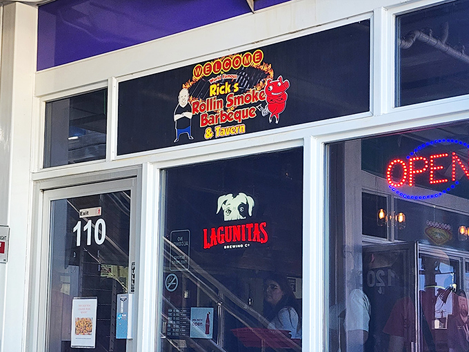 Rick's Rollin Smoke BBQ welcomes Vegas visitors with a promise of Southern comfort in the desert playground.