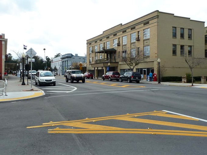 Sebring's historic downtown district exudes old Florida charm. These brick buildings house affordable treasures for budget-conscious retirees.