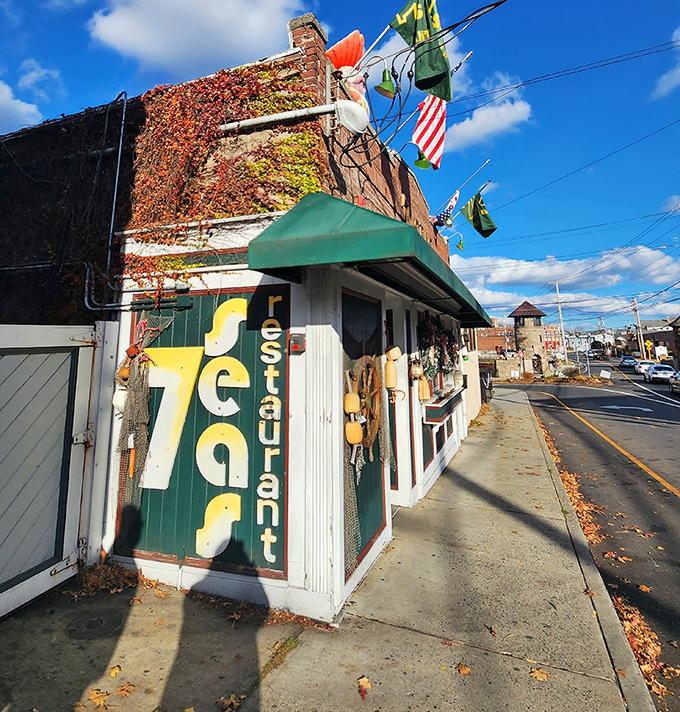Seven Seas' brick exterior and nautical flags give it that perfect New England character. Like something straight out of a coastal storybook.