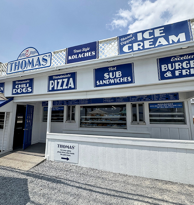 Thomas' has been feeding beach-bound families longer than most of us have owned swimsuits&mdash;and for good reason.