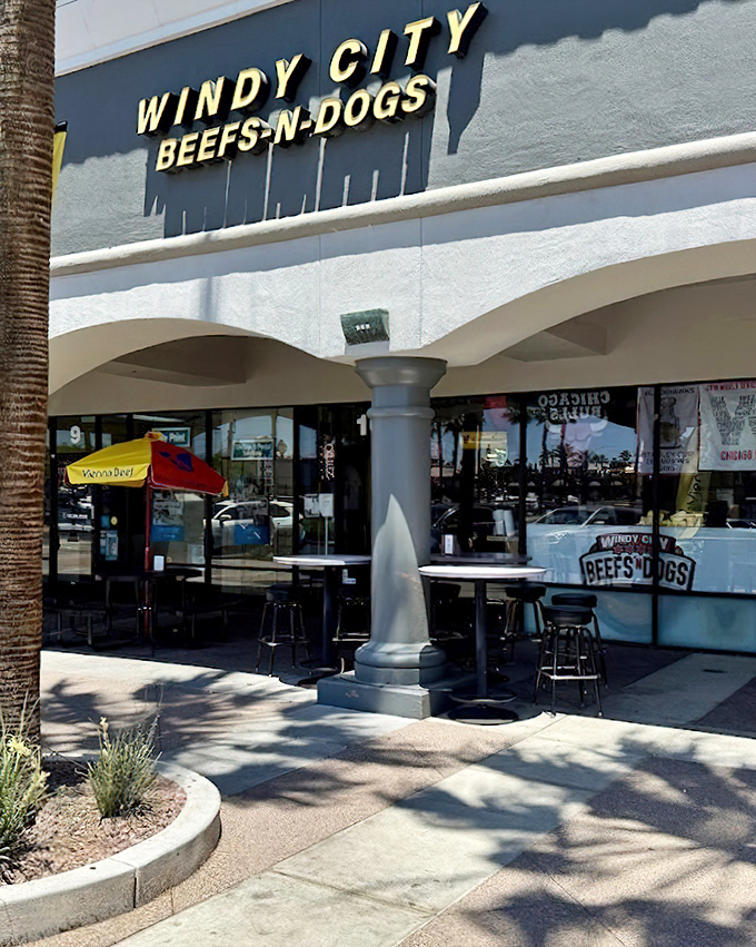 Chicago transplants, your prayers have been answered with this slice of Windy City heaven.