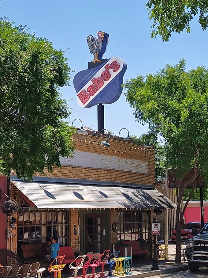 When a restaurant puts a rooster on the roof, you know they're not messing around about their chicken game.