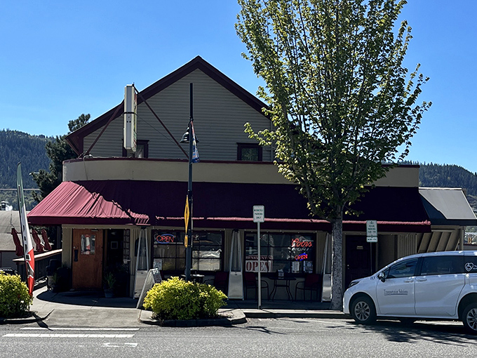 Red awnings have been calling hungry travelers to comfort food havens since the dawn of roadside dining.