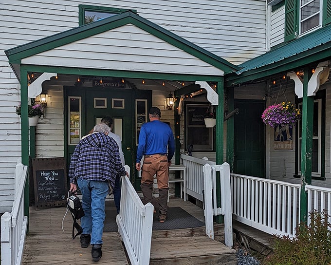 When regular folks walk through that green-trimmed entrance, they know they're about to witness dinner and a show combined.