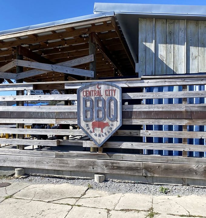 That wooden fence isn't just for show &ndash; it's containing some of the most magnificent barbecue aromas in the city.