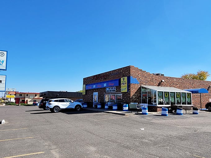 Those blue Chicago-flag barrels aren't just decoration &ndash; they're a promise of authentic Windy City flavor in the Mile High state.