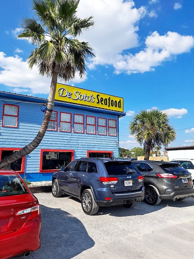 Palm trees and parking lots full of locals - the universal signs of a true neighborhood seafood treasure.