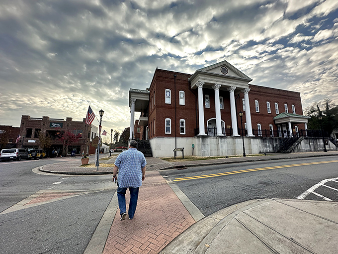 Courthouse grandeur meets small-town simplicity in Ellijay, where even the traffic lights seem to change at a more civilized, peach-sweet pace.