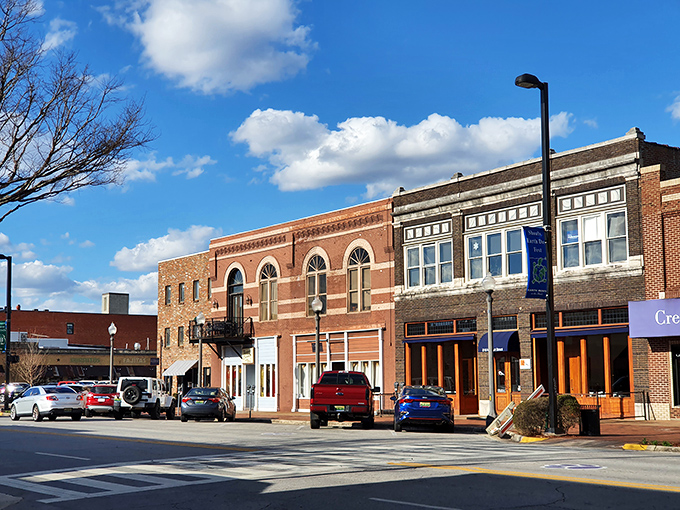 Brick buildings line the streets like old friends, offering charm that costs nothing extra.
