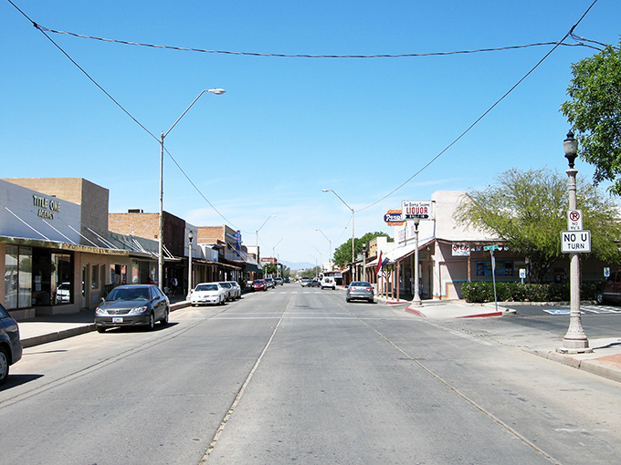 Downtown Florence welcomes visitors with classic small-town Arizona appeal. Norman Rockwell would feel right at home here!