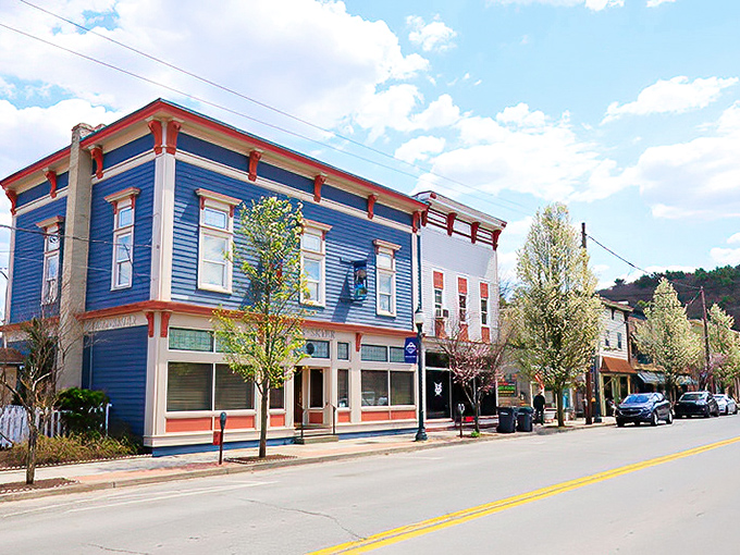 Hawley's quaint storefronts invite exploration without emptying your wallet—the best kind of window shopping there is.
