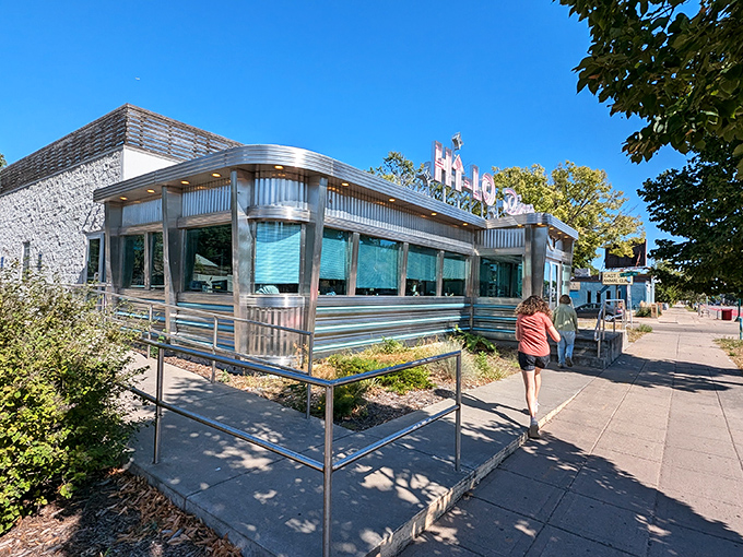 Sunlight bounces off Hi-Lo's vintage exterior like it's auditioning for a Hopper painting that smells like maple syrup and coffee.