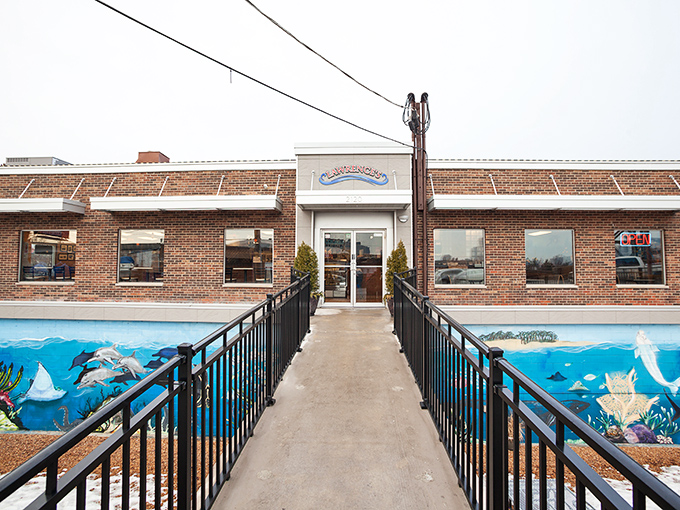 The walkway leads straight to seafood happiness, where murals hint at the ocean treasures waiting inside for you.