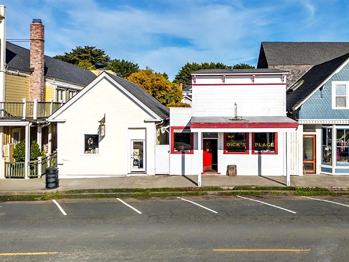 Those quaint cottages with white picket fences hide Mendocino's artistic soul and spectacular ocean views just beyond.
