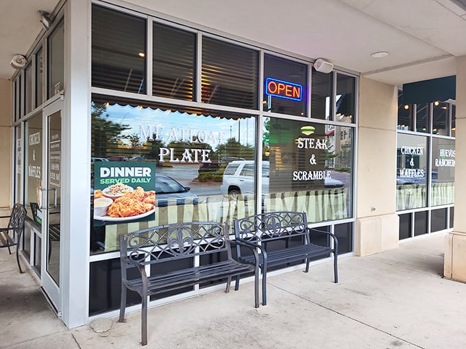The window proudly advertising "meatloaf plate" tells you everything you need to know about Metro Diner's delicious priorities.