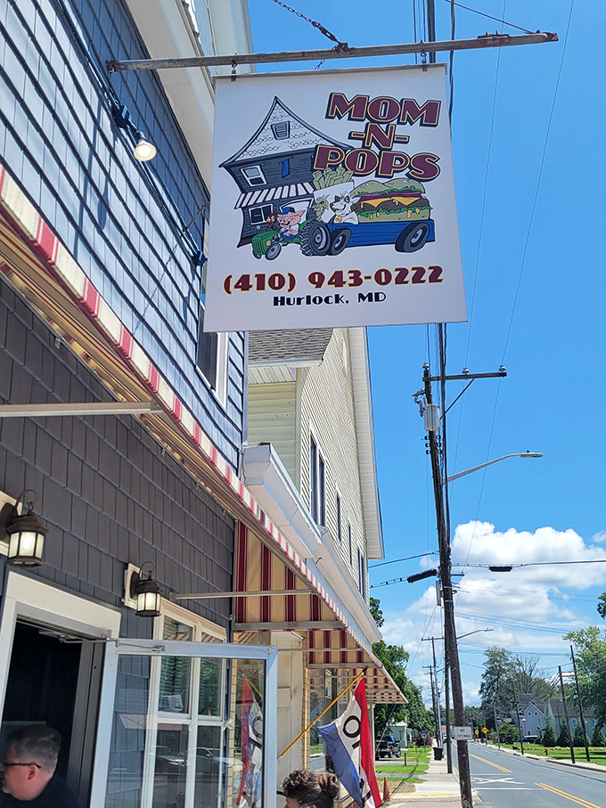 The quaint sign hanging outside Mom-n-Pop's promises the kind of honest cooking that makes you feel right at home.