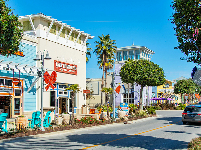 Moultrie's historic buildings frame a perfect small-town intersection where life moves at a comfortable, budget-friendly pace.