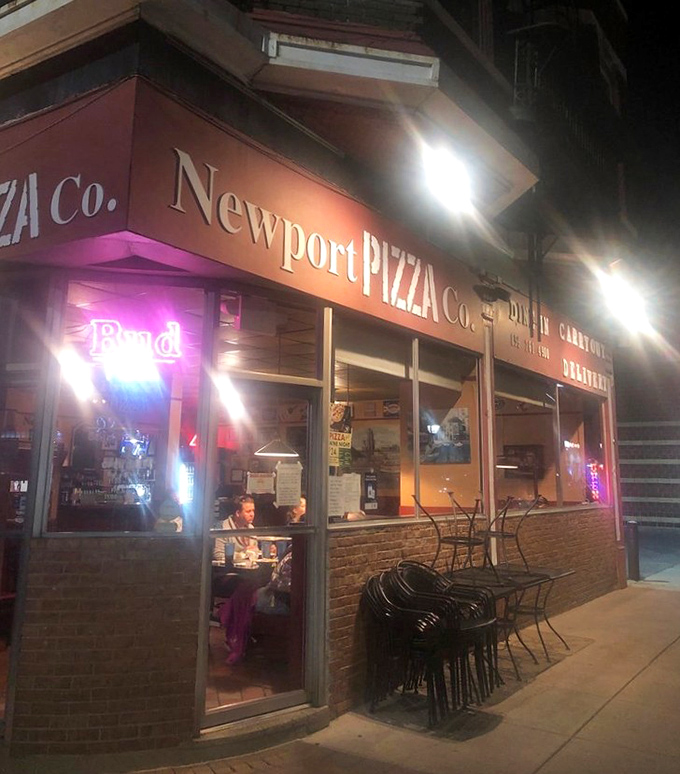 When the sun goes down, Newport Pizza lights up the street with a promise of perfect slices waiting inside.