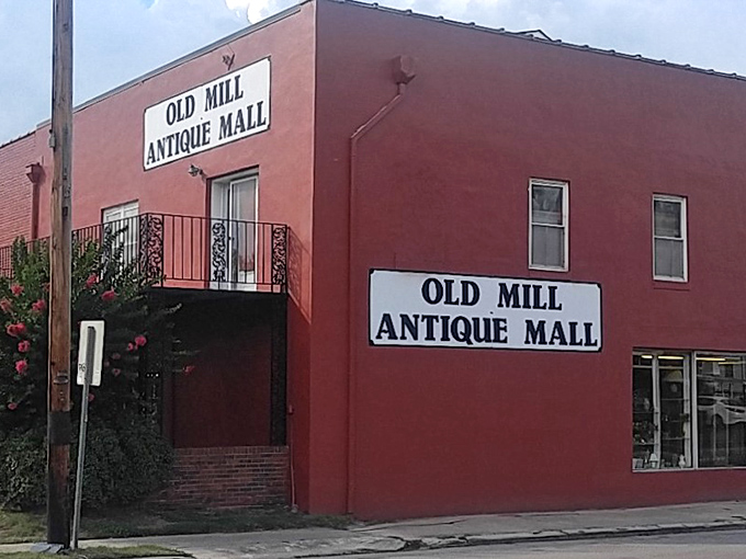 When old mill charm meets antique heaven, magic happens in ways that make your wallet surprisingly happy. 