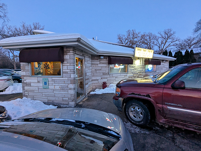 Even winter snow can't keep dedicated chicken lovers away from Parnell's – that's the sign of truly irresistible fried chicken.