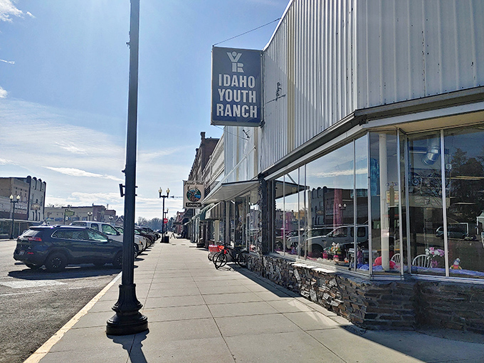 Tree-lined streets provide natural air conditioning and free entertainment watching seasons change by.