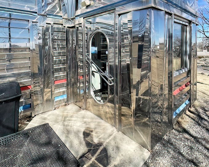 This 24-hour stainless steel time capsule sits ready to serve chicken and waffles any time your cravings strike&mdash;day or night!