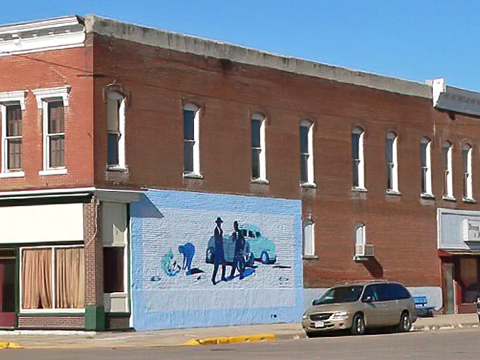Simple storefronts serve adventurers heading to Buffalo River and elk-watching spots in the surrounding forested Ozark wilderness nearby.