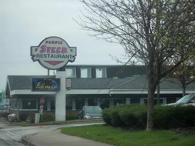 The sign says it all&mdash;a no-nonsense diner where the coffee's always hot and the portions make doggie bags mandatory.