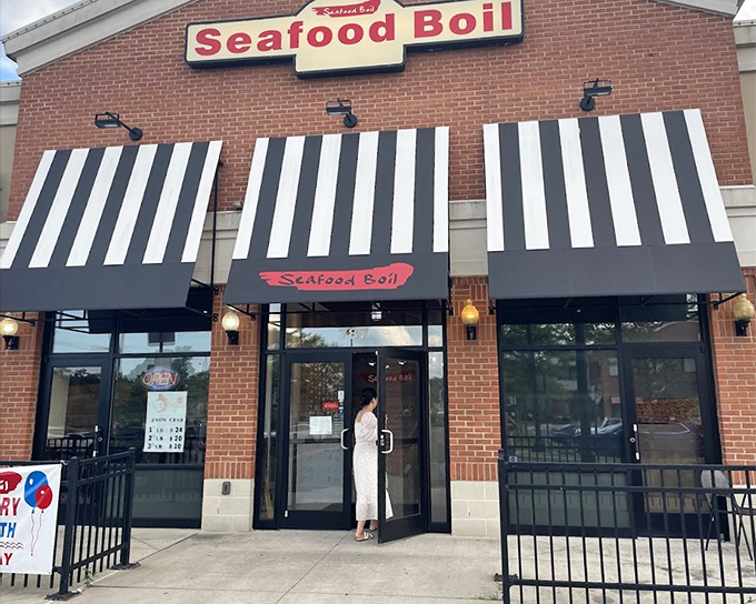 Those display cases hold the promise of spicy, buttery, finger-licking good times that'll have you planning your next visit before you leave.