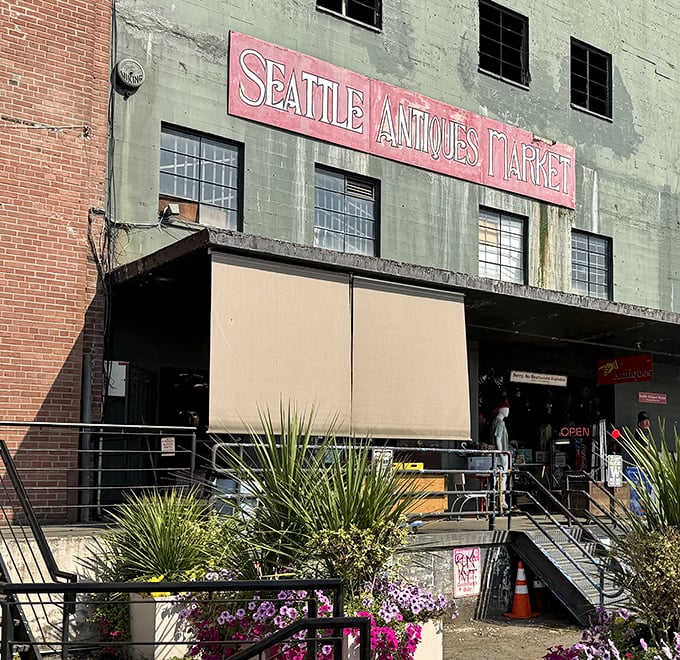 The industrial charm of this building houses countless stories waiting to be discovered. Urban archaeology at its finest!