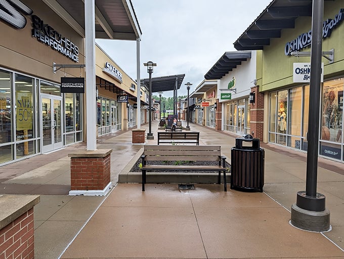 Wide walkways and thoughtful design make St. Louis Premium Outlets a pleasure to navigate. Getting lost in deals, not confusing layouts!