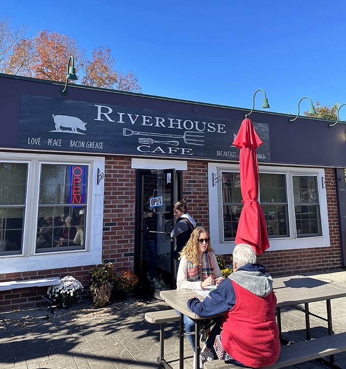 Brick and charm combine perfectly here, where "Love Peace Bacon Grease" isn't just a motto - it's a way of life.