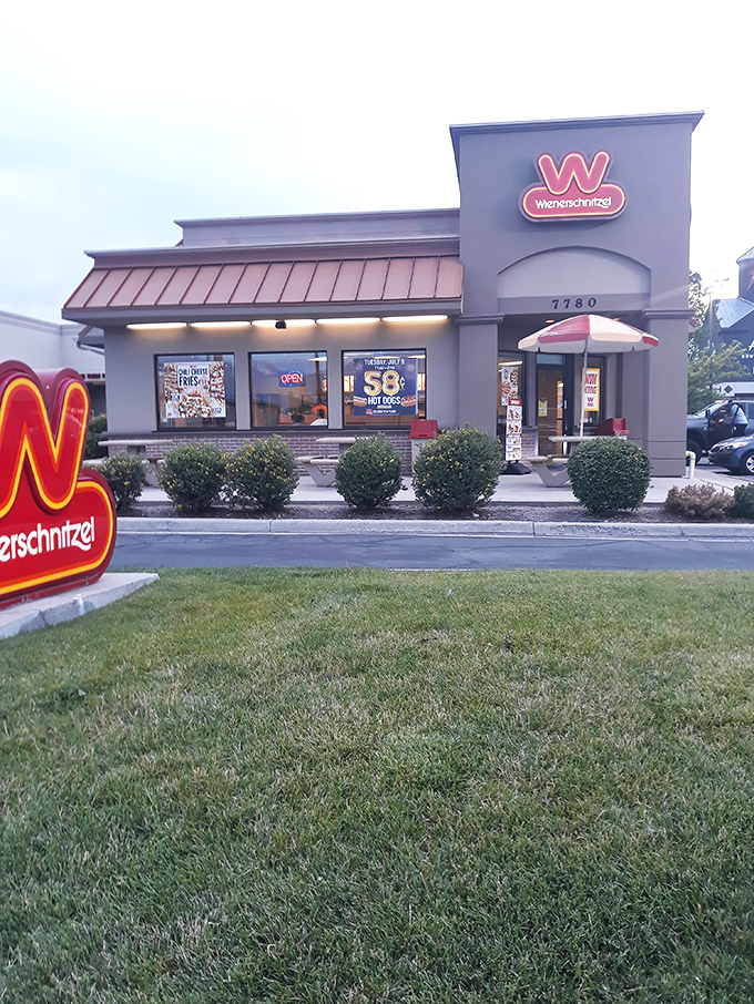 Wienerschnitzel's timeless design promises the kind of chili dogs that built this great nation.