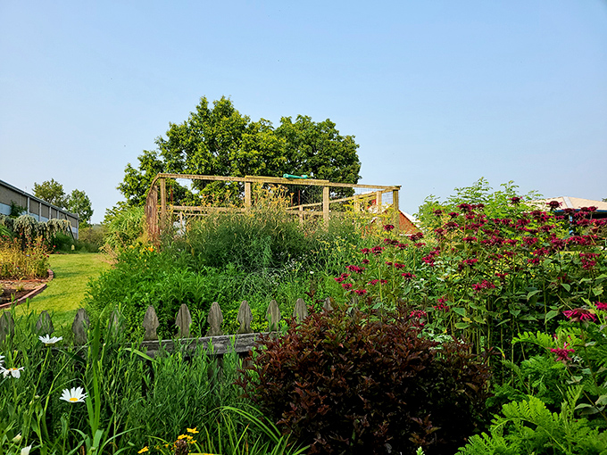 Mother Nature showing off her gardening skills at this local park&mdash;where flowers bloom with more enthusiasm than contestants on a baking show.