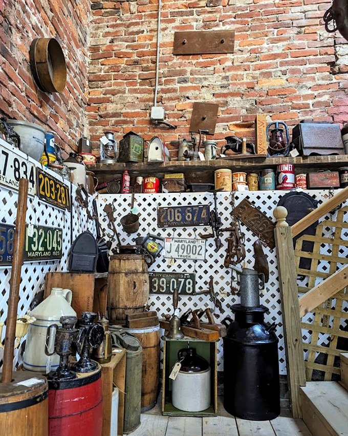 License plates, vintage cans, and wooden barrels create a perfect vignette of Americana that would make any man-cave enthusiast weak at the knees.