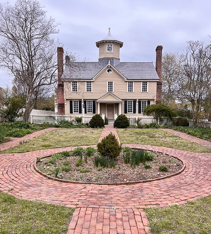 The Cupola House's distinctive octagonal crown isn't just architectural showing off&mdash;it's colonial North Carolina's version of a penthouse view. Eighteenth-century curb appeal at its finest.