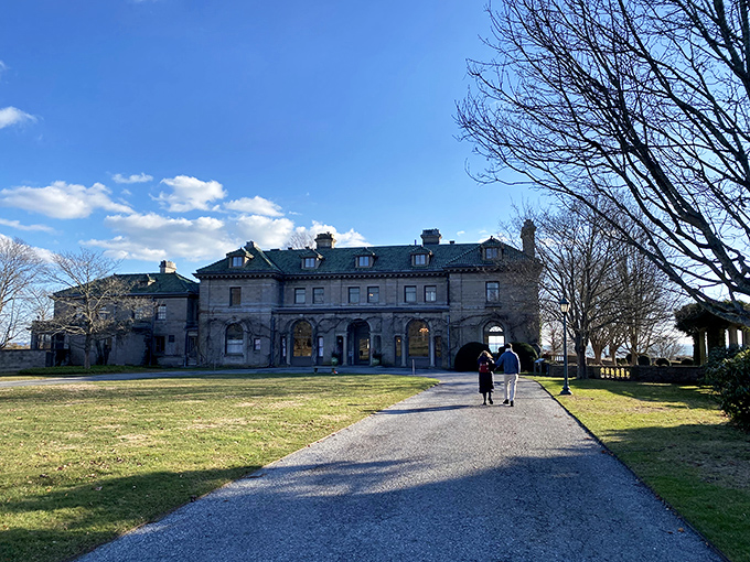 Eolia Mansion stands regally against winter skies, inviting visitors to imagine the Gatsby-esque soir&eacute;es once held within its walls.