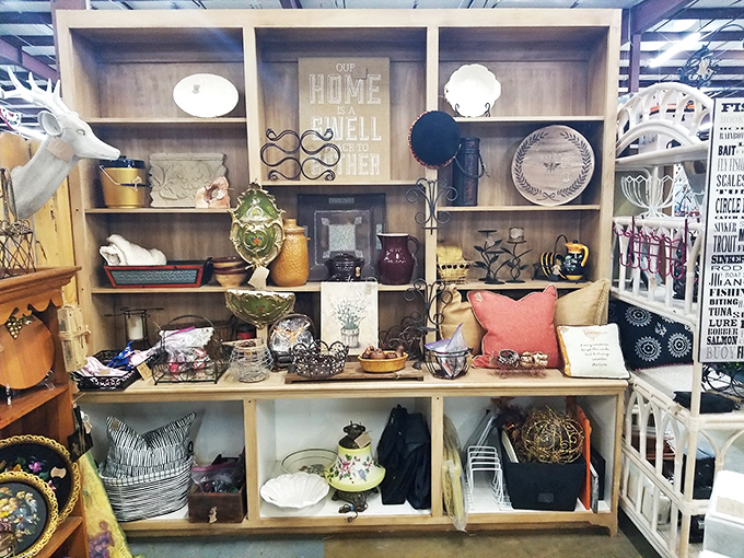 Modern farmhouse chic meets "Our Home is Well" wisdom – Instagram wasn't invented yet, but this booth gets it.