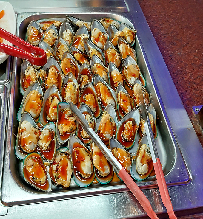 These mussels aren't just open, they're practically performing for you. Bathed in savory sauce and perfectly arranged&mdash;seafood that's dressed for success.