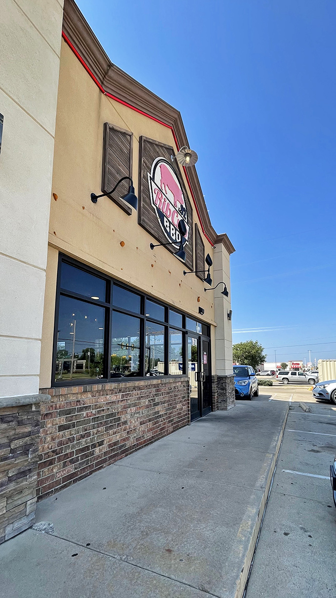 RibCrib brings serious barbecue credentials to Shawnee, smoking meats with the dedication usually reserved for lifetime hobbies and passions.
