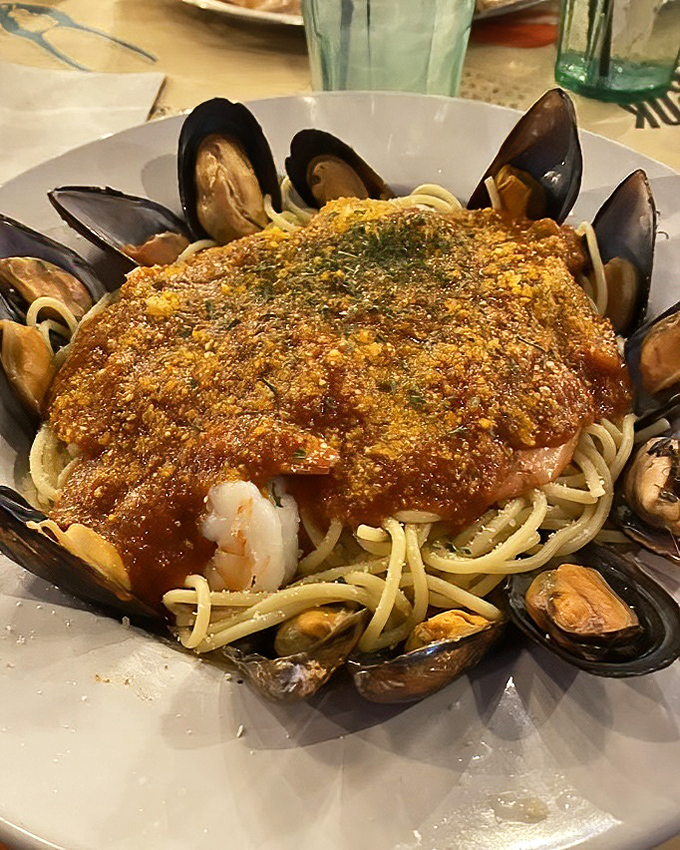 Pasta that's having an identity crisis in the best way possible. Spaghetti marinara becomes a seafood celebration with mussels standing guard. 