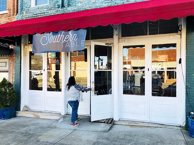 Southern Table's inviting entrance practically whispers, "Come on in, we've been expecting you," like a friend who always has coffee brewing.