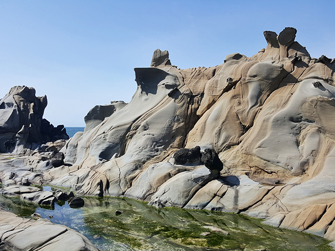 Mother Nature's modern art installation. These sandstone formations look like they were designed by Salvador Dal&iacute; during a particularly inspired beach vacation.
