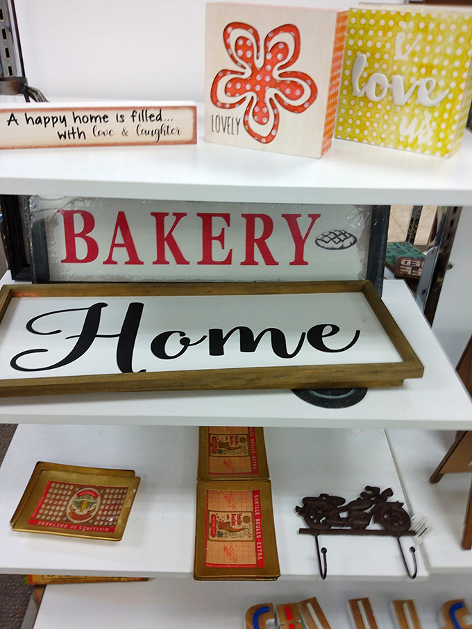 Home d&eacute;cor that speaks volumes about your style without saying a word about what you paid. "Love" and "laughter" at bargain prices.