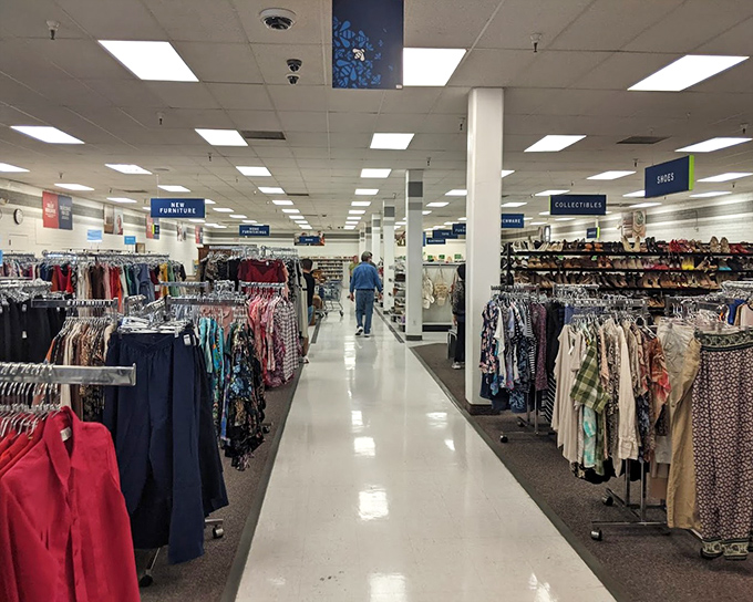Wide, clean aisles make treasure hunting civilized. Unlike those cramped vintage shops where you need to be a contortionist just to browse the back rack.