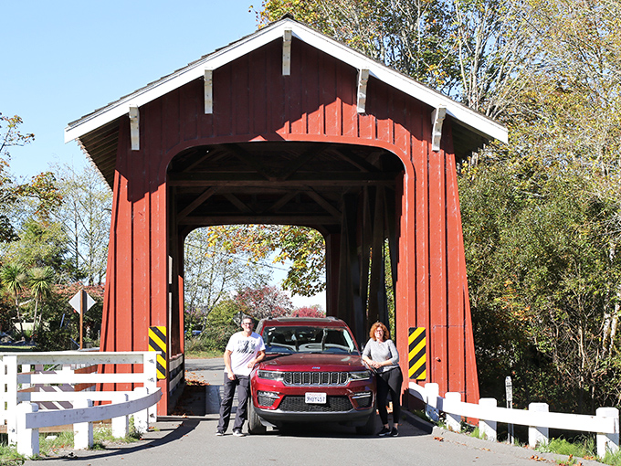 Even modern vehicles look somehow more dignified passing through this historic portal, as if borrowing a bit of timeless elegance from their surroundings.